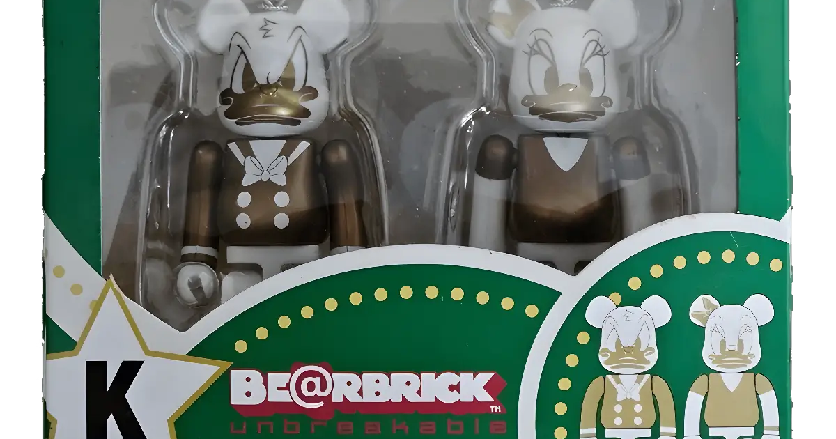 BE@RBRICK Donald & Daisy Duck Gold/White Ver. 100% Ornament